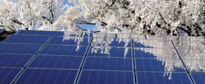Garantía placas solares fotovoltaicas: Qué debes de mirar con lupa