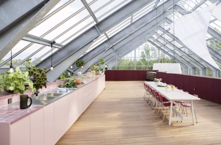 House inside a greenhouse in Norway: Madness or brilliant idea?